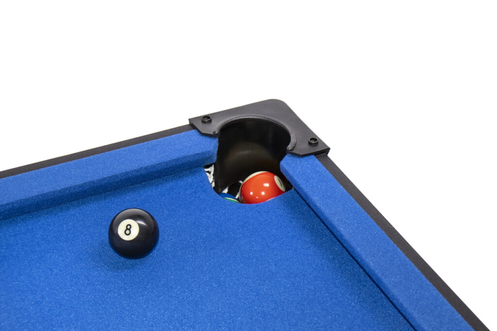Folding pool table 5ft Heemskerk Little Feet. Easy to fold