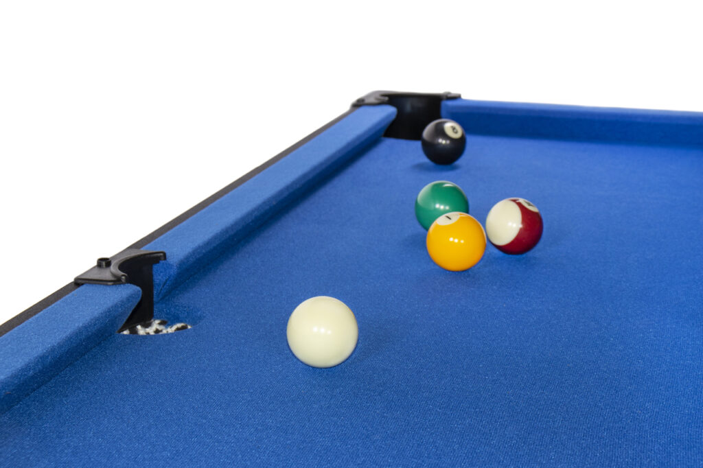 Folding pool table 5ft Heemskerk Little Feet. Easy to fold