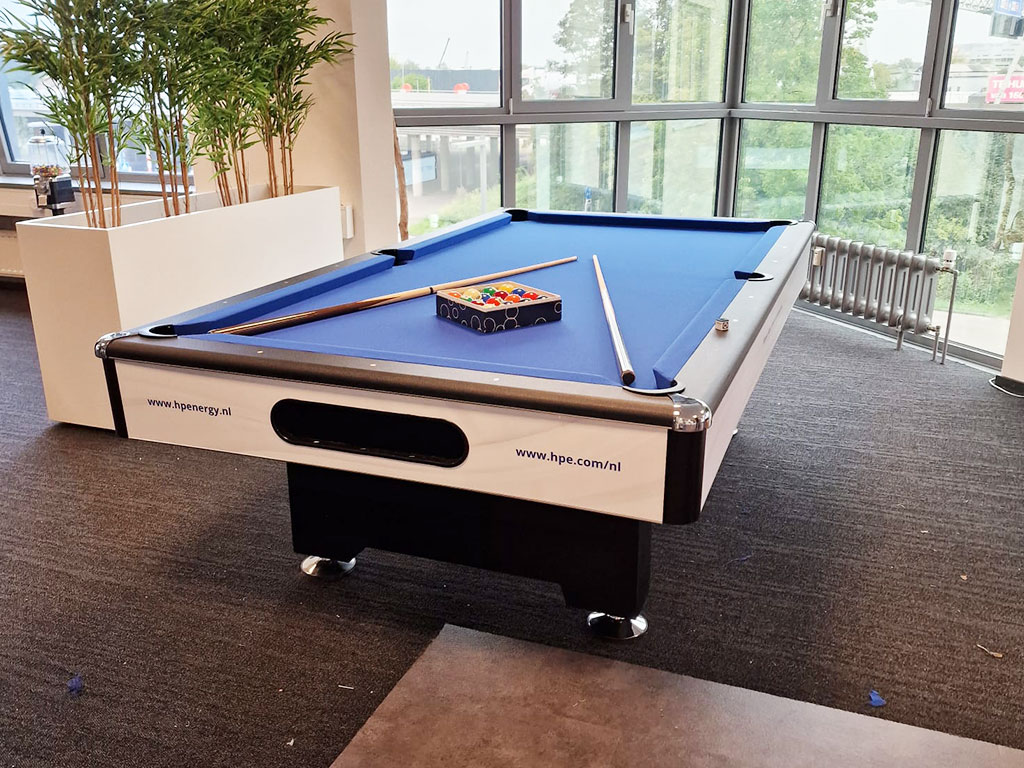 Pool table with Logo - Heemskerk - Play it!